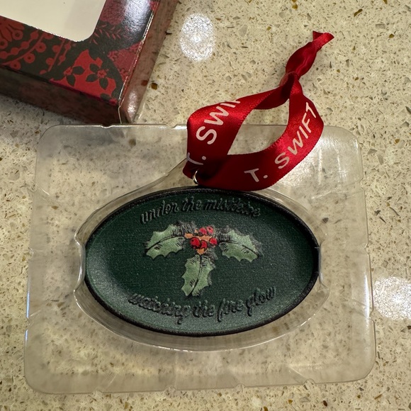 Taylor Swift | Holiday | Taylor Swift Christmas Tree Farm Mistletoe ...